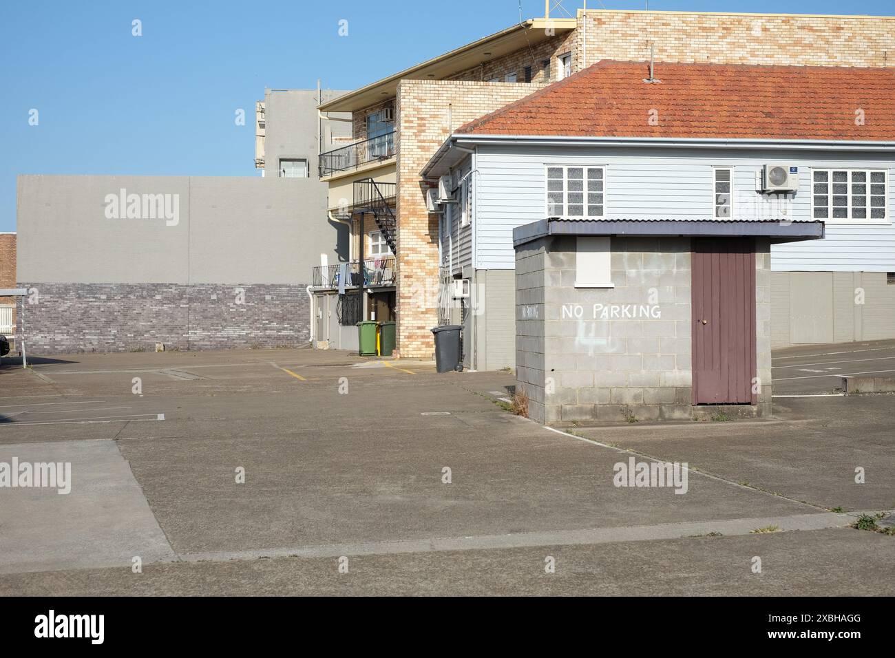 Car side elevation hi-res stock photography and images - Alamy