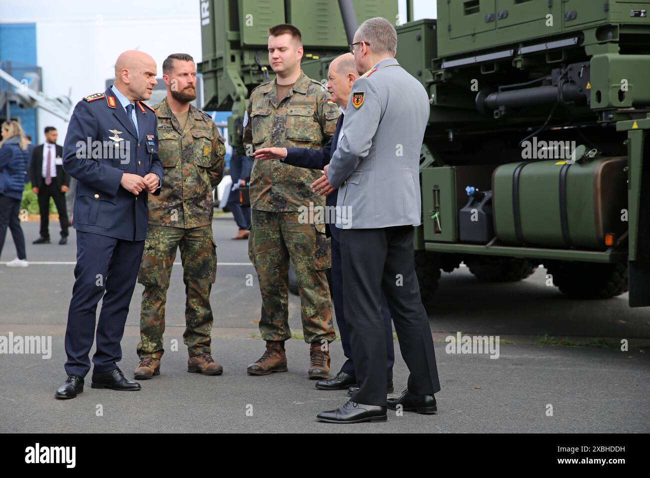 Bundeskanzler Olaf Scholz informiert sich über das moblie ...