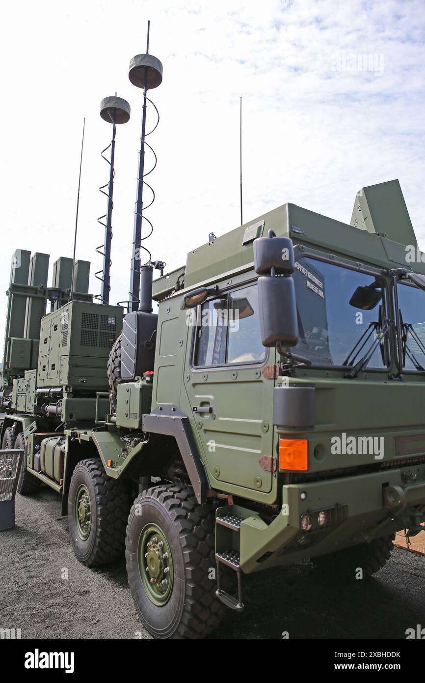 Ein bodengestütztes Flugabwehrraketen-System vom Typ IRIS-T SLM ...