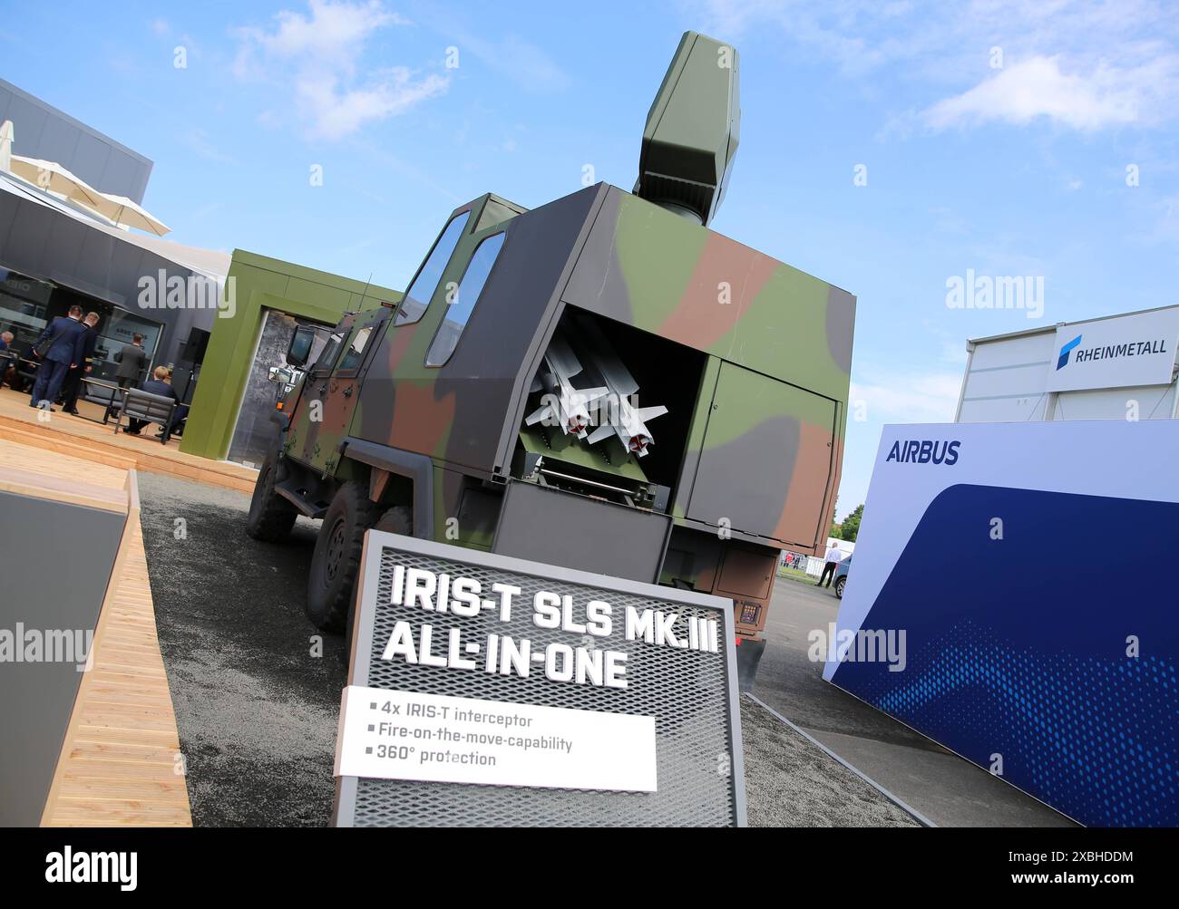 Ein mobiles Luftverteidigungssystem IRIS-T SLS Mk III, montiert auf einem Eagle ...