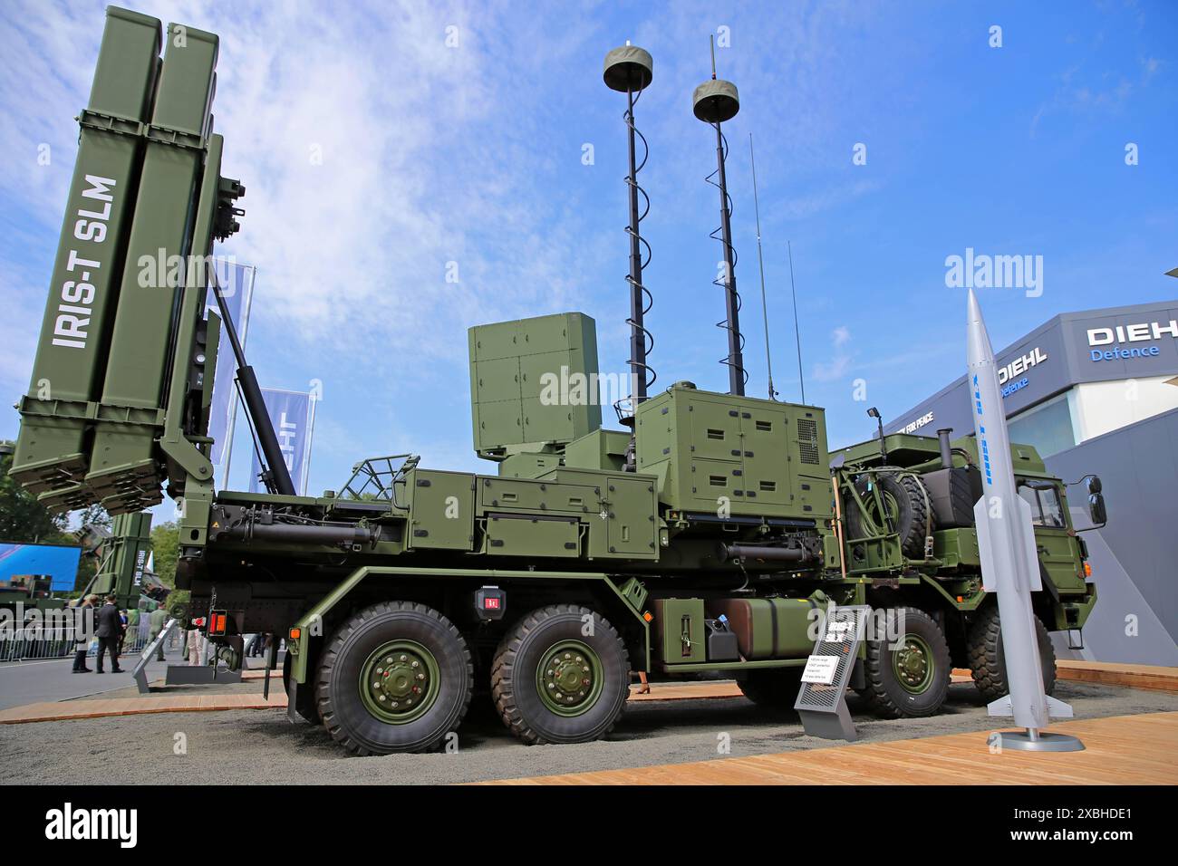 Ein bodengestütztes Flugabwehrraketen-System vom Typ IRIS-T SLM ...