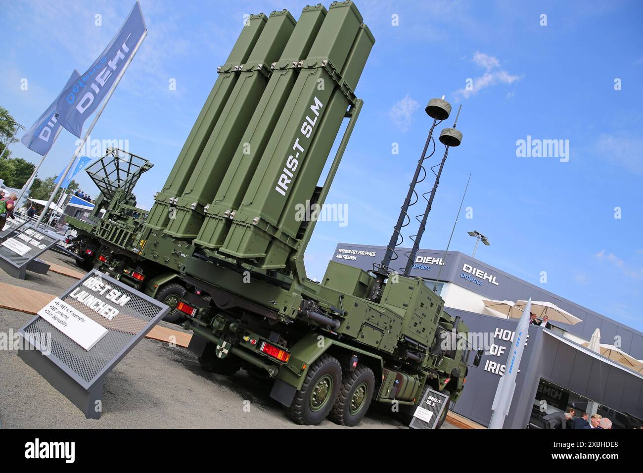 Ein bodengestütztes Flugabwehrraketen-System vom Typ IRIS-T SLM ...