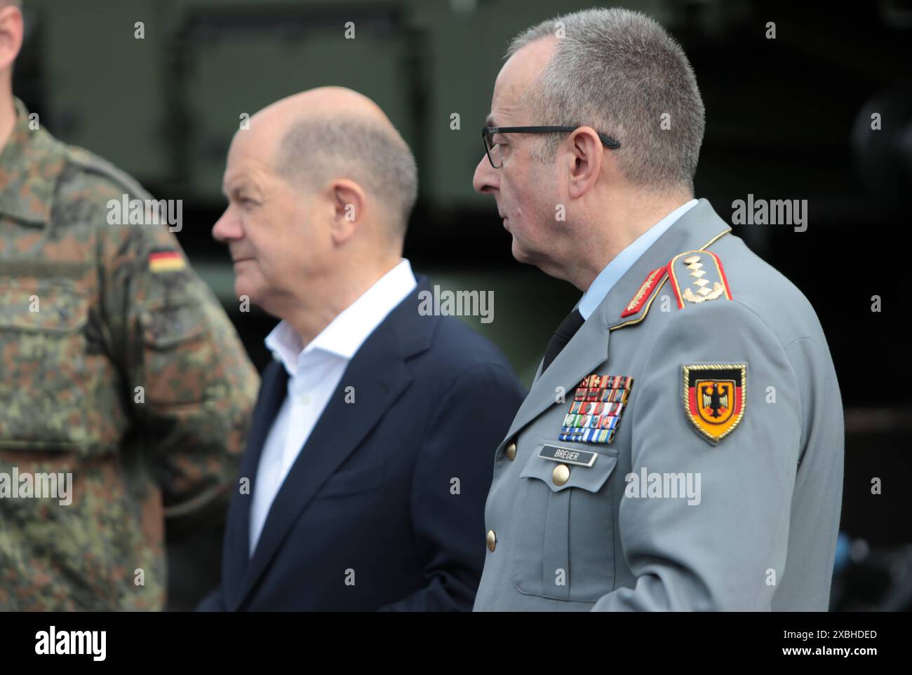 Bundeskanzler Olaf Scholz informiert sich über das moblie ...