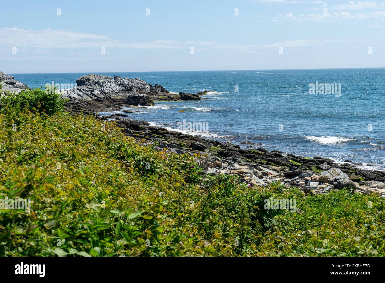 Rocky oceanfront hi-res stock photography and images - Alamy