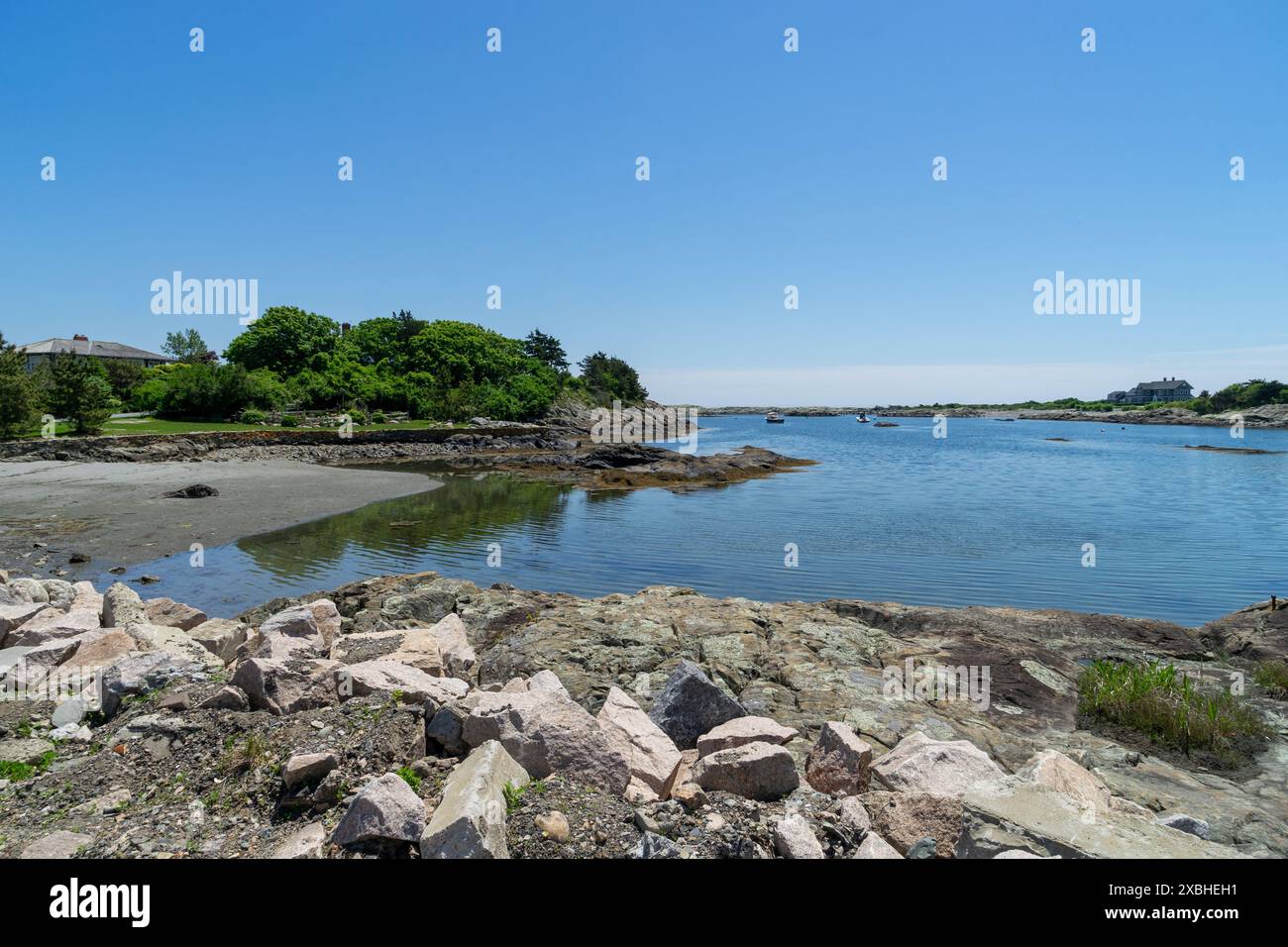 Island cove rock hi-res stock photography and images - Alamy