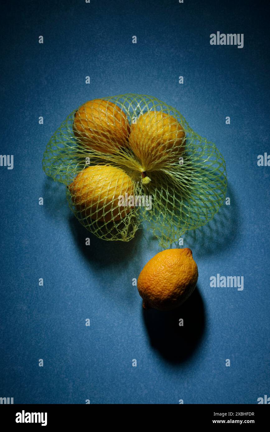 Lemons in a mesh bag Stock Photo - Alamy