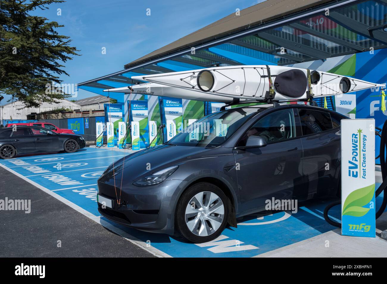 Charge tesla model y hi-res stock photography and images - Alamy