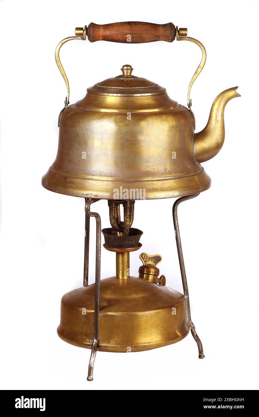Used metal teapot hi-res stock photography and images - Alamy