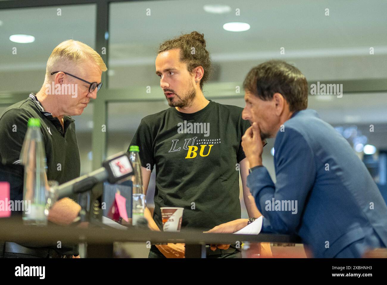 John Patrick (MHP Riesen Ludwigsburg, Head-Coach), Lukas Robert (MHP ...