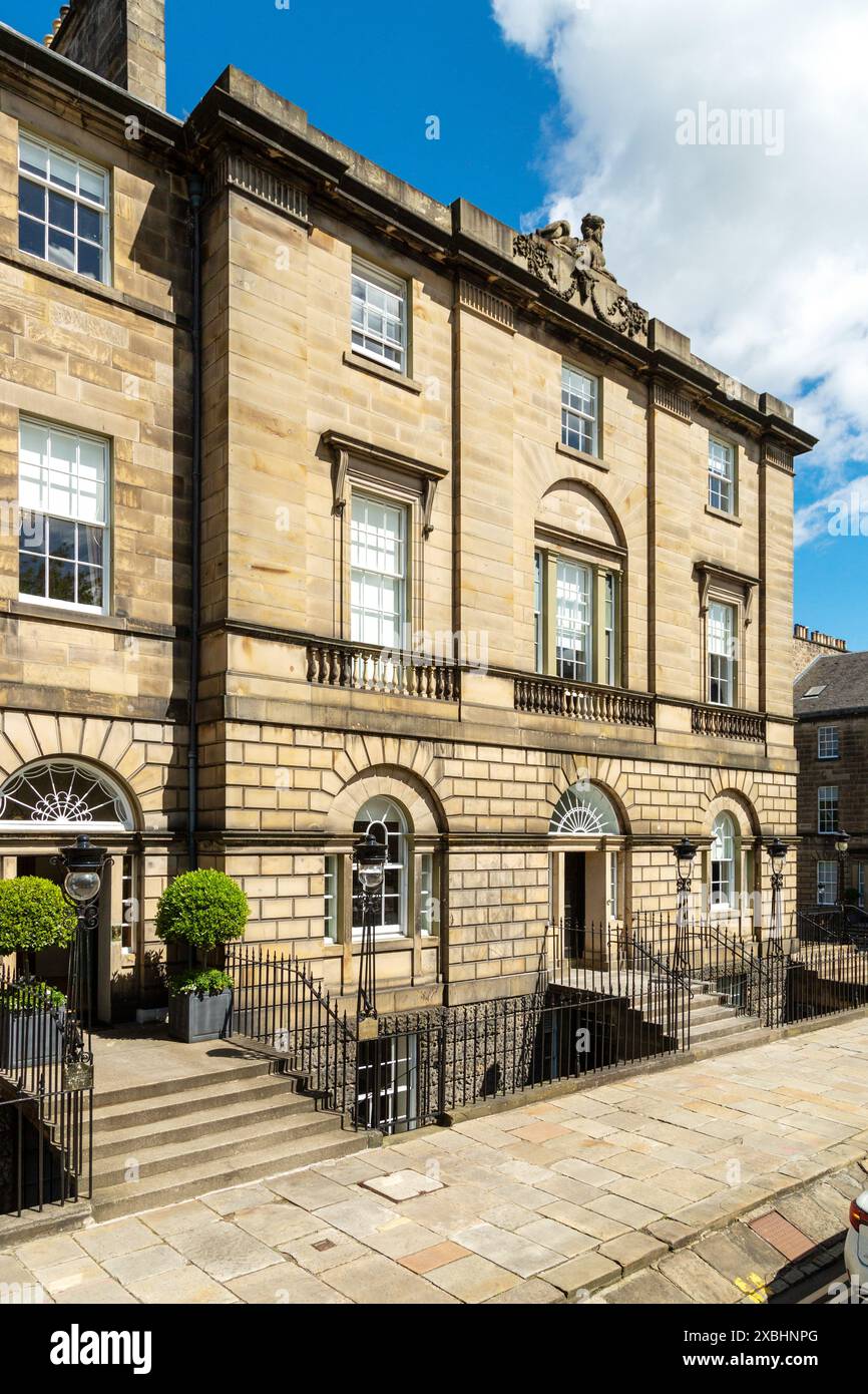 Georgian house in Charlotte Square, Edinburgh, Scotland Stock Photo - Alamy