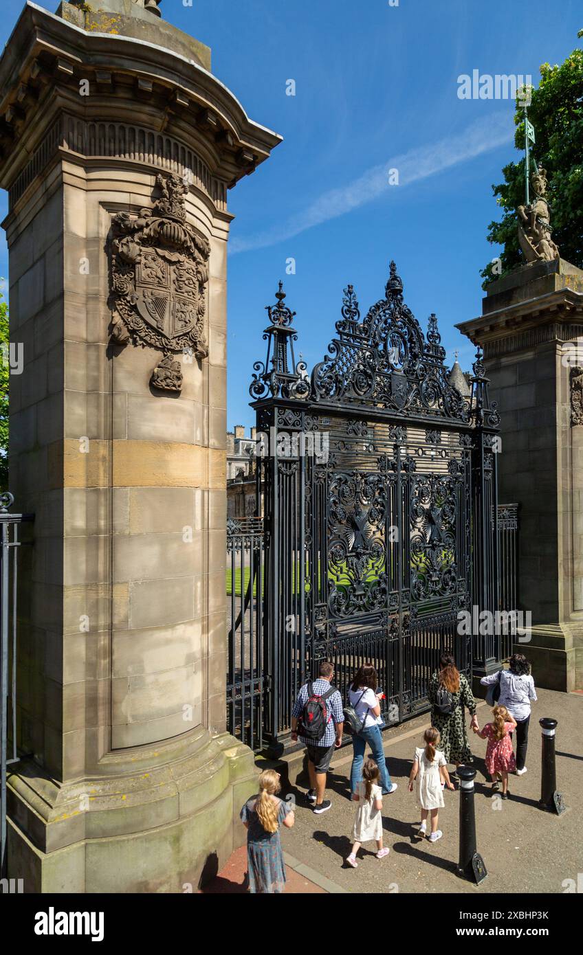 Holyrood Palace Gates Holyrood Gate Hi Res Stock Photography And