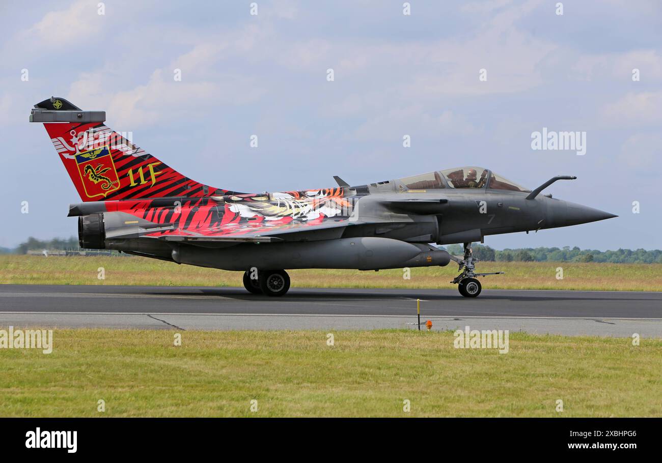 Ein Kampfflugzeug der französischen Marine vom Typ Dassault Rafale M ...