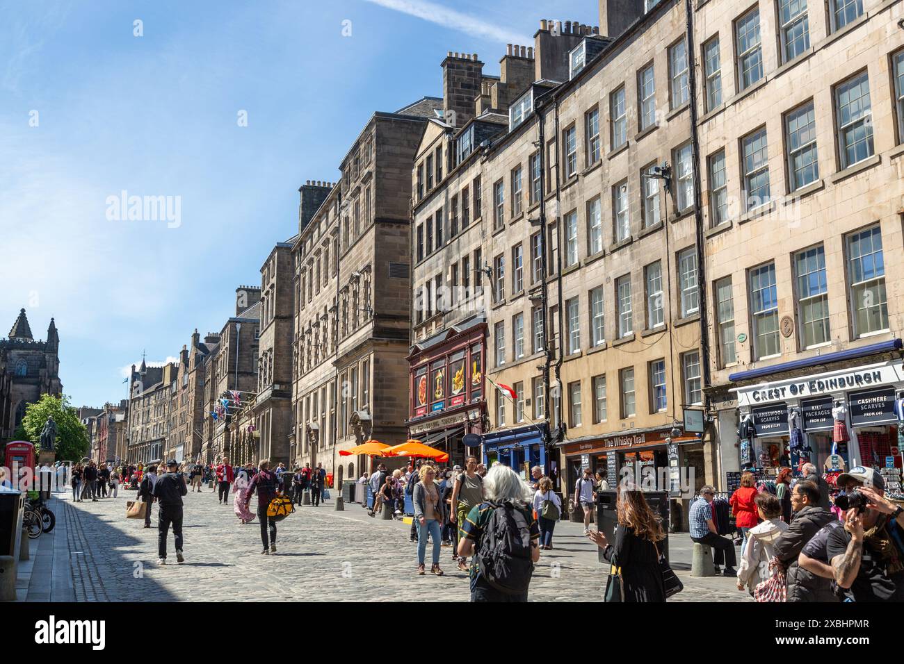 The Royal Mile on a sunny June day, Edinburgh, Scotland Stock Photo - Alamy