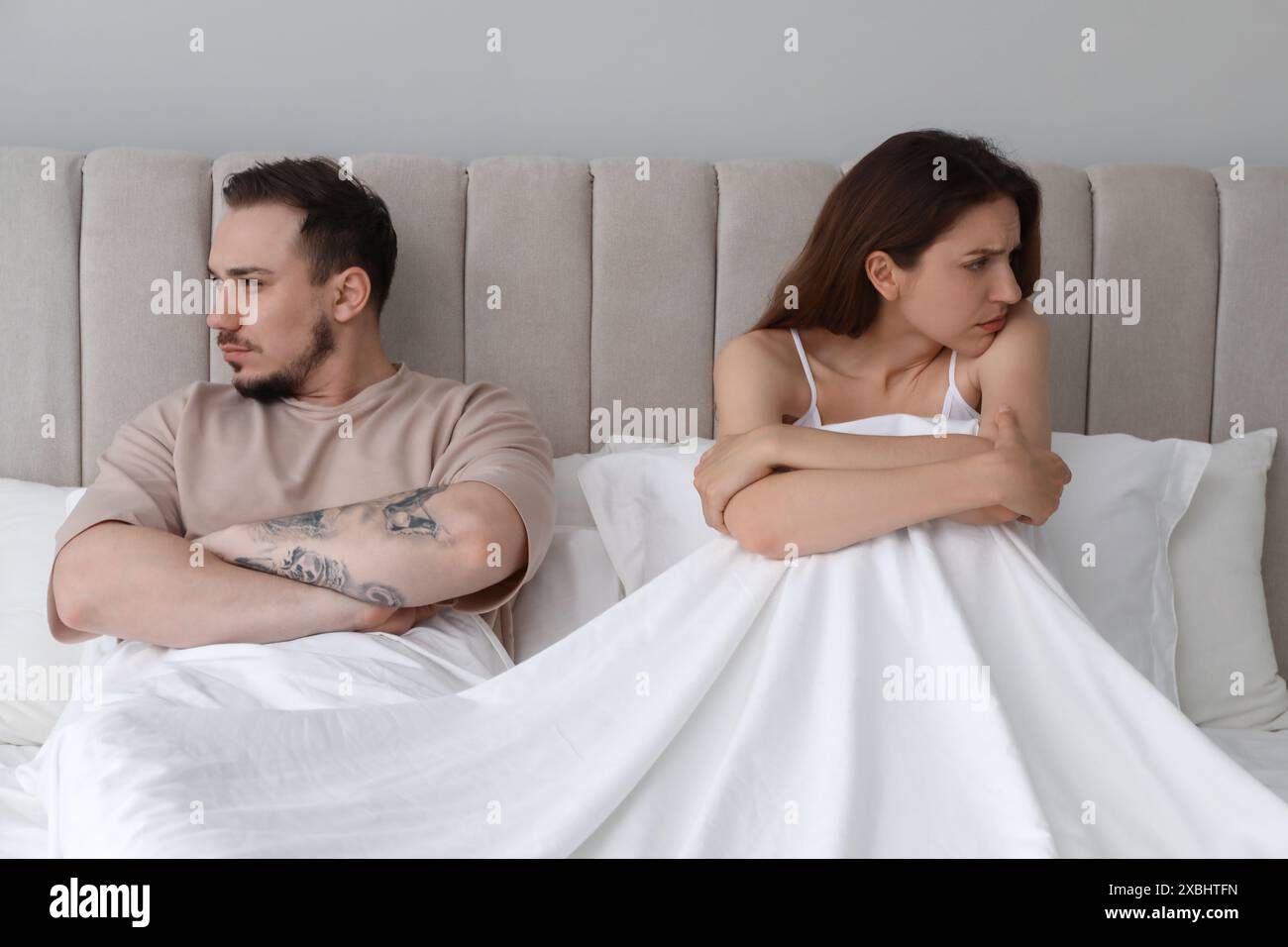 Couple ignoring each other bed hi-res stock photography and images - Alamy