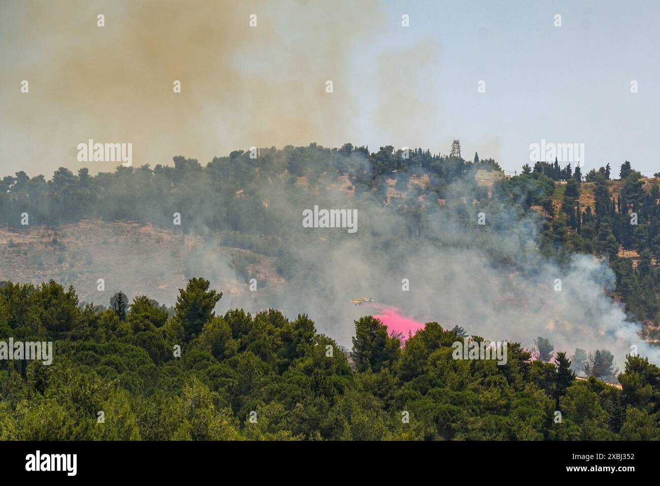 (240612) -- GALILEE , June 12, 2024 (Xinhua) -- Fire burns after ...