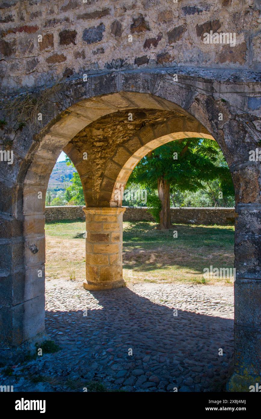 Arcos de atrio hi-res stock photography and images - Alamy