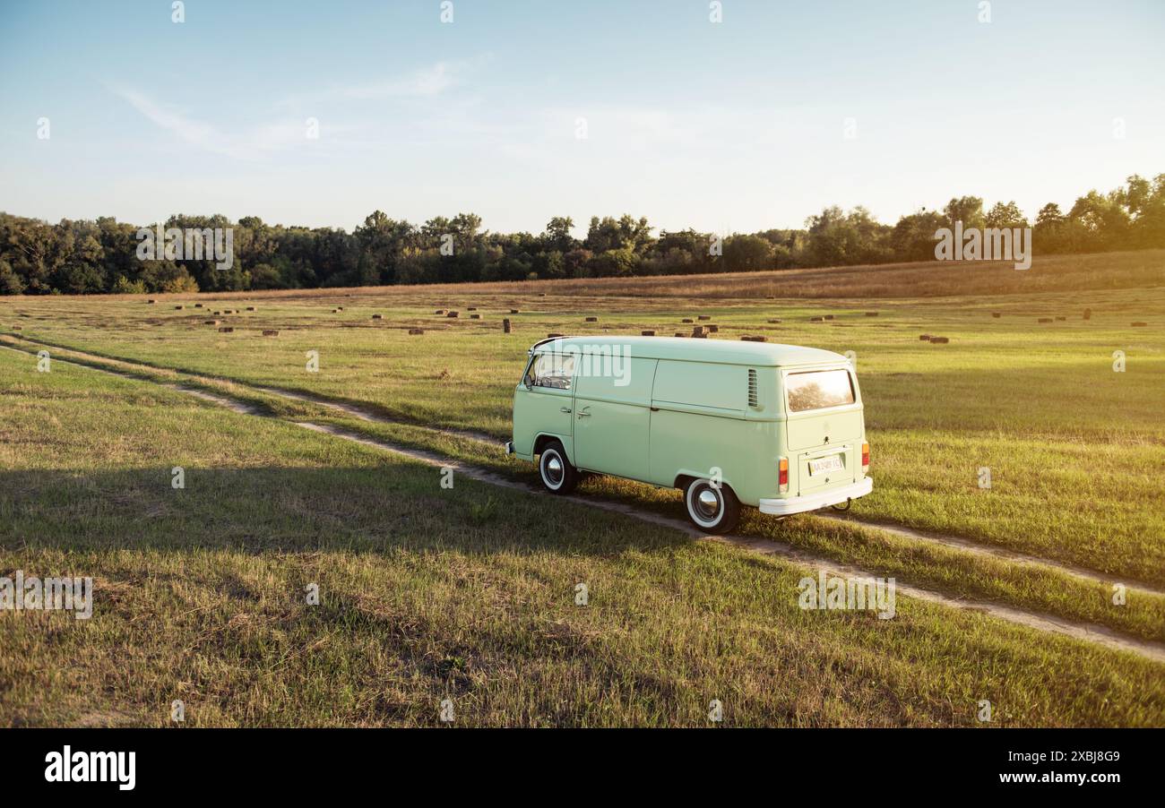 Volkswagen t2 camper van hi-res stock photography and images - Alamy