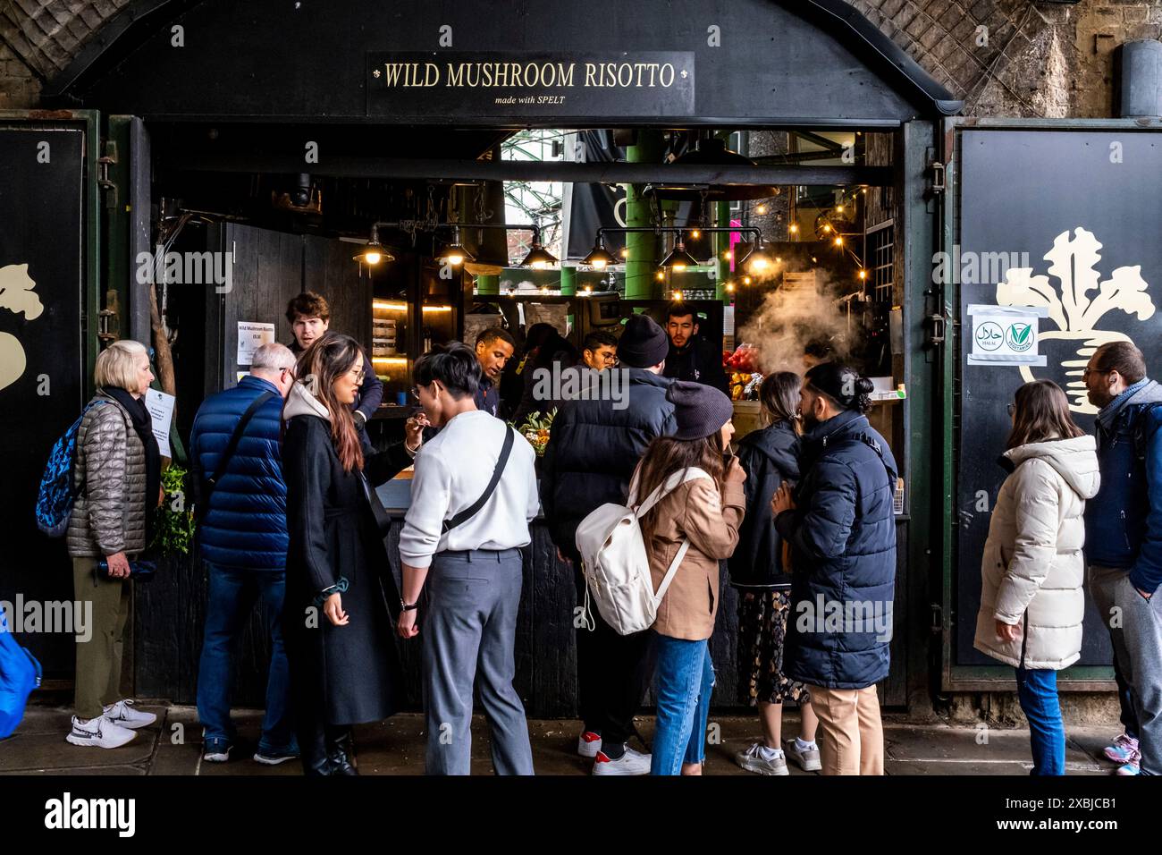 Queueing customers hi-res stock photography and images - Alamy