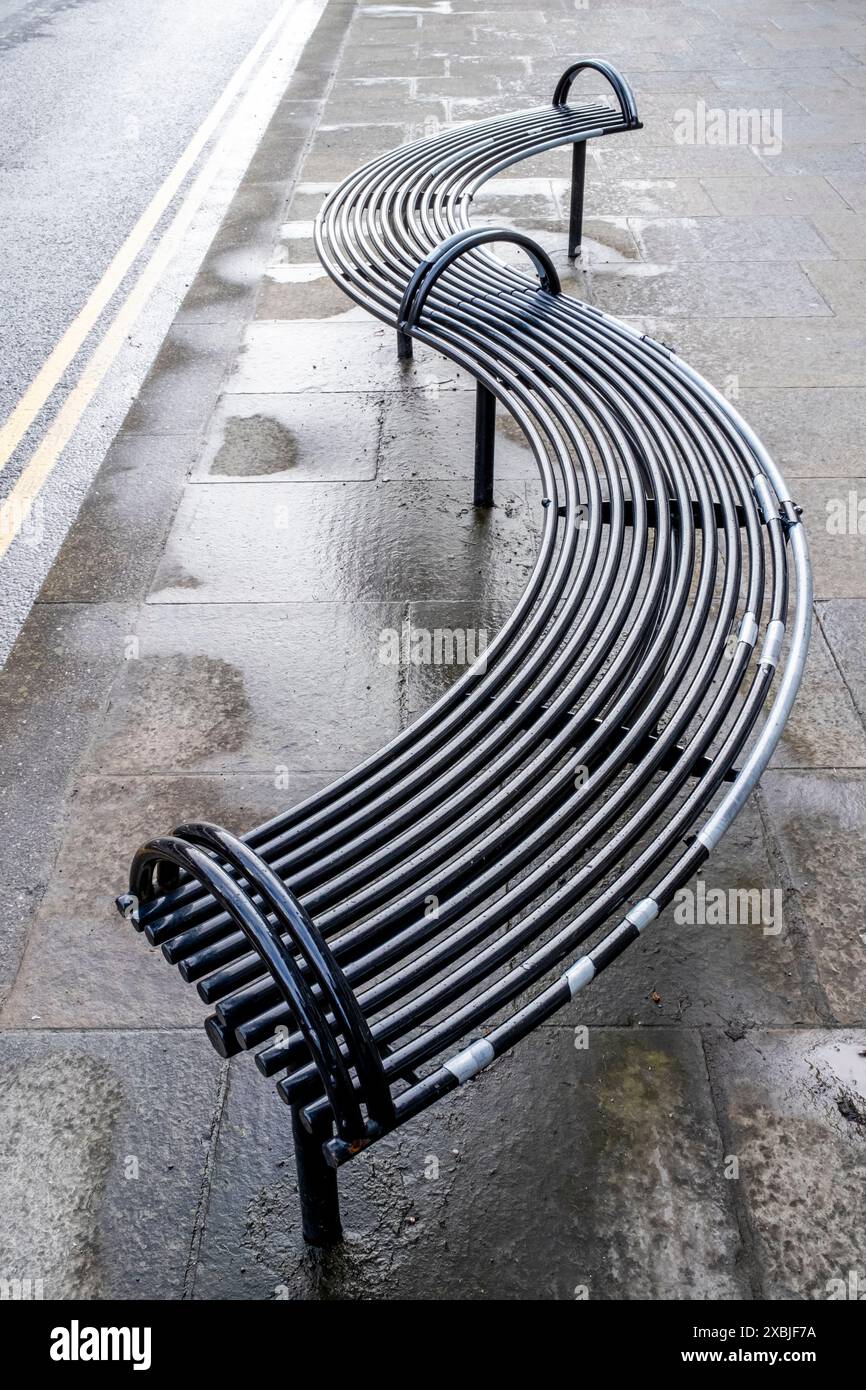 Public seating hi-res stock photography and images - Alamy