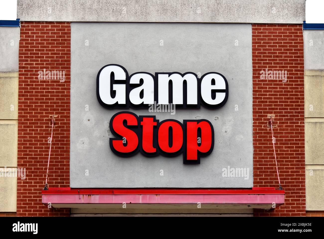 Gamestop hi-res stock photography and images - Alamy