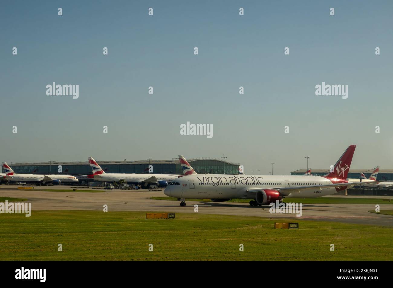 A Virgin Atlantic Boeing 787-9 Dreamliner at Heathrow Airport in London ...
