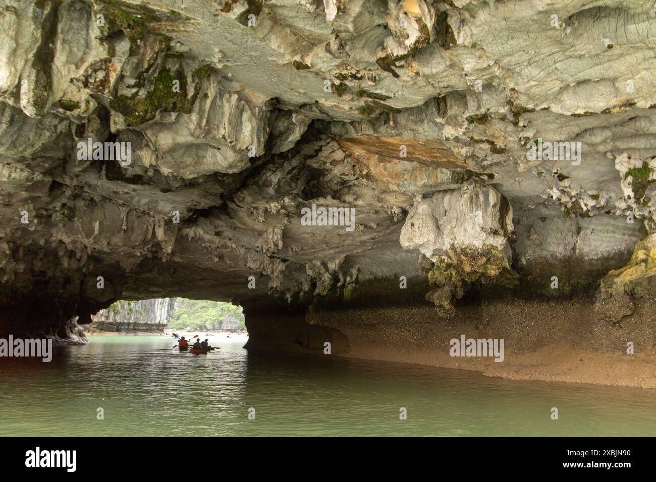 Superb boating and kayaking playground of Hang Luon Cave, Hạ Long Bay ...