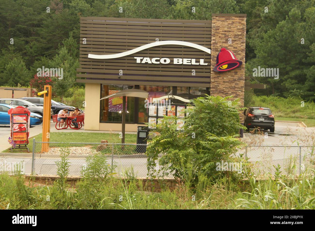 Exterior of a Taco Bell restaurant in Virginia, USA Stock Photo - Alamy
