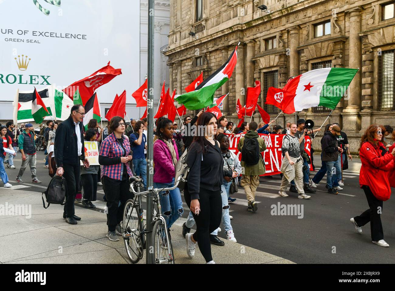 People with Palestinian and Communist flags at the annual parade of the ...