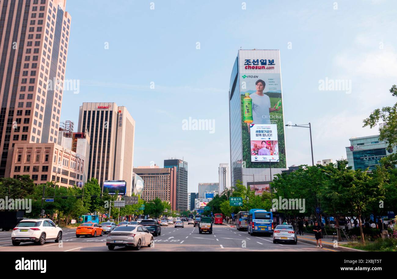 Shohei Ohtani, June 12, 2024 : ITO EN's outdoor advertisement featuring ...