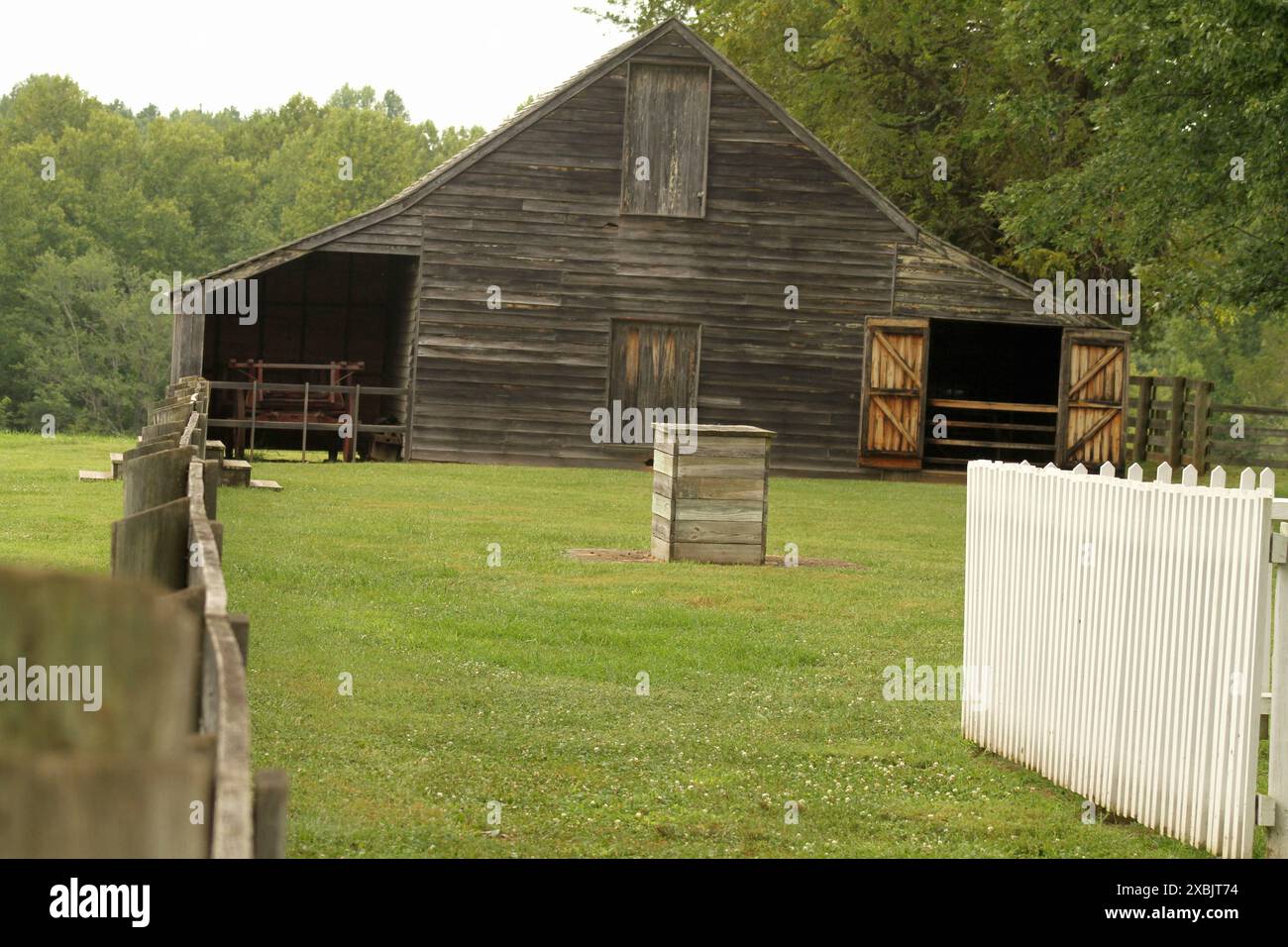 Meeks Stable, built in 1850, historical structure at Appomattox Court ...