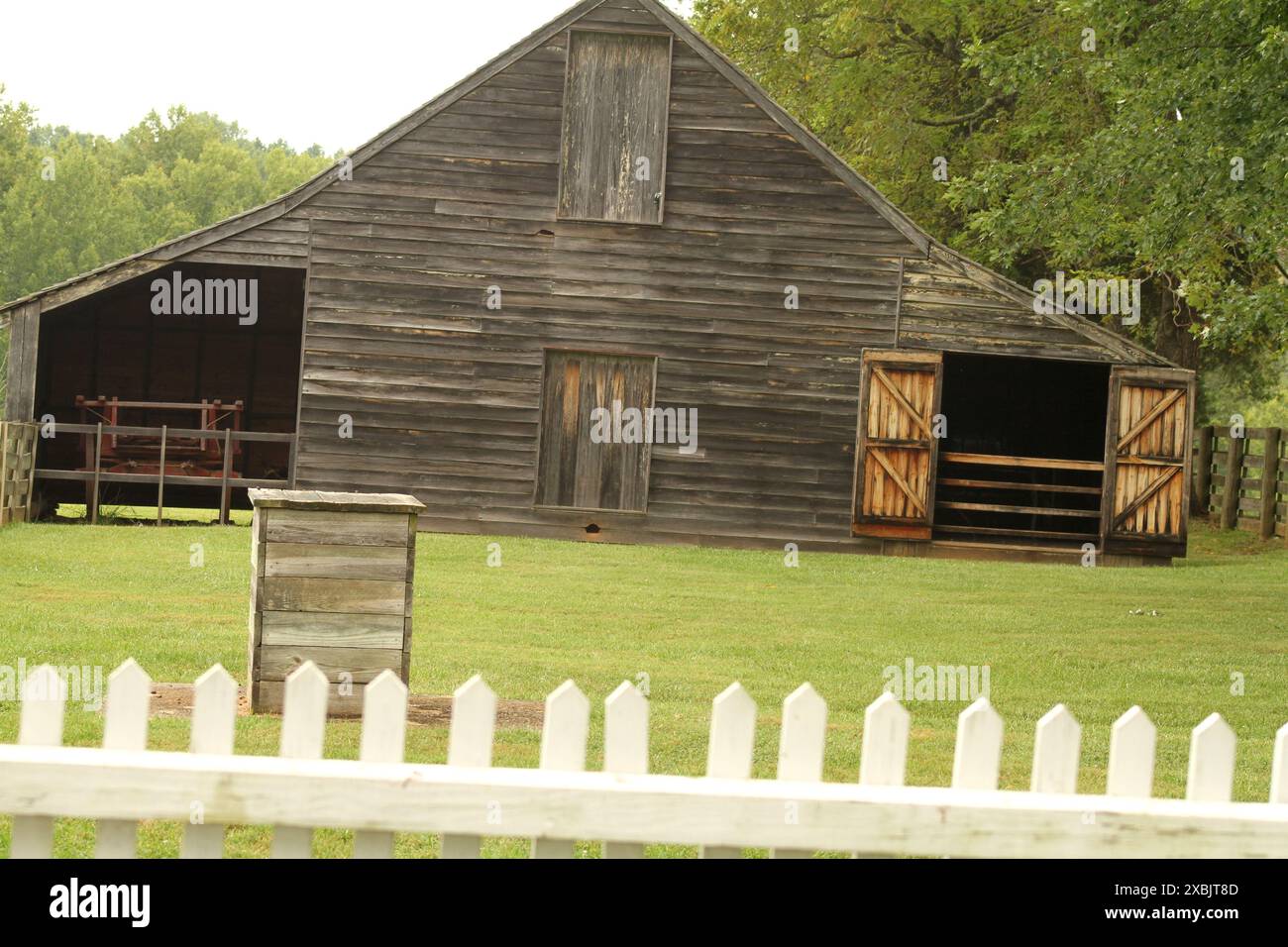 Meeks Stable, built in 1850, historical structure at Appomattox Court ...