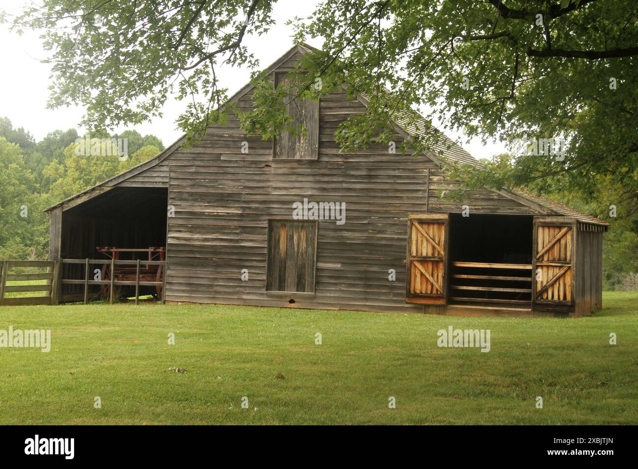 Vernacular architecture stable hi-res stock photography and images - Alamy