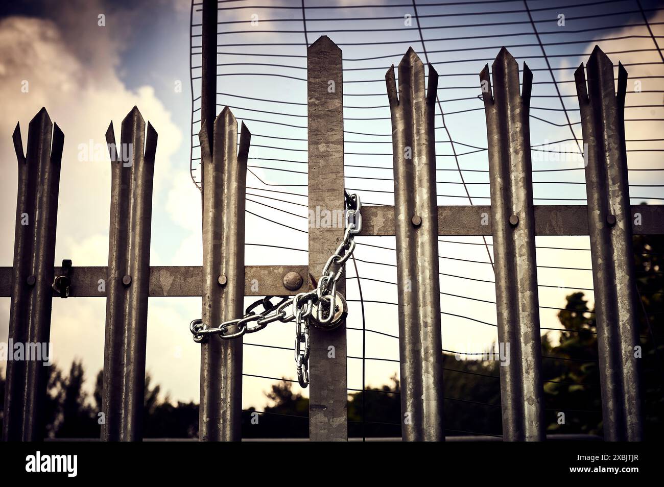 Steel lock and chain on metal gates Stock Photo - Alamy