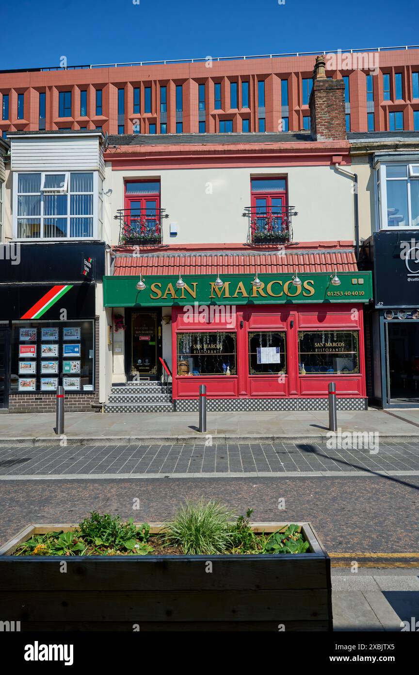 Civil service building hi-res stock photography and images - Alamy