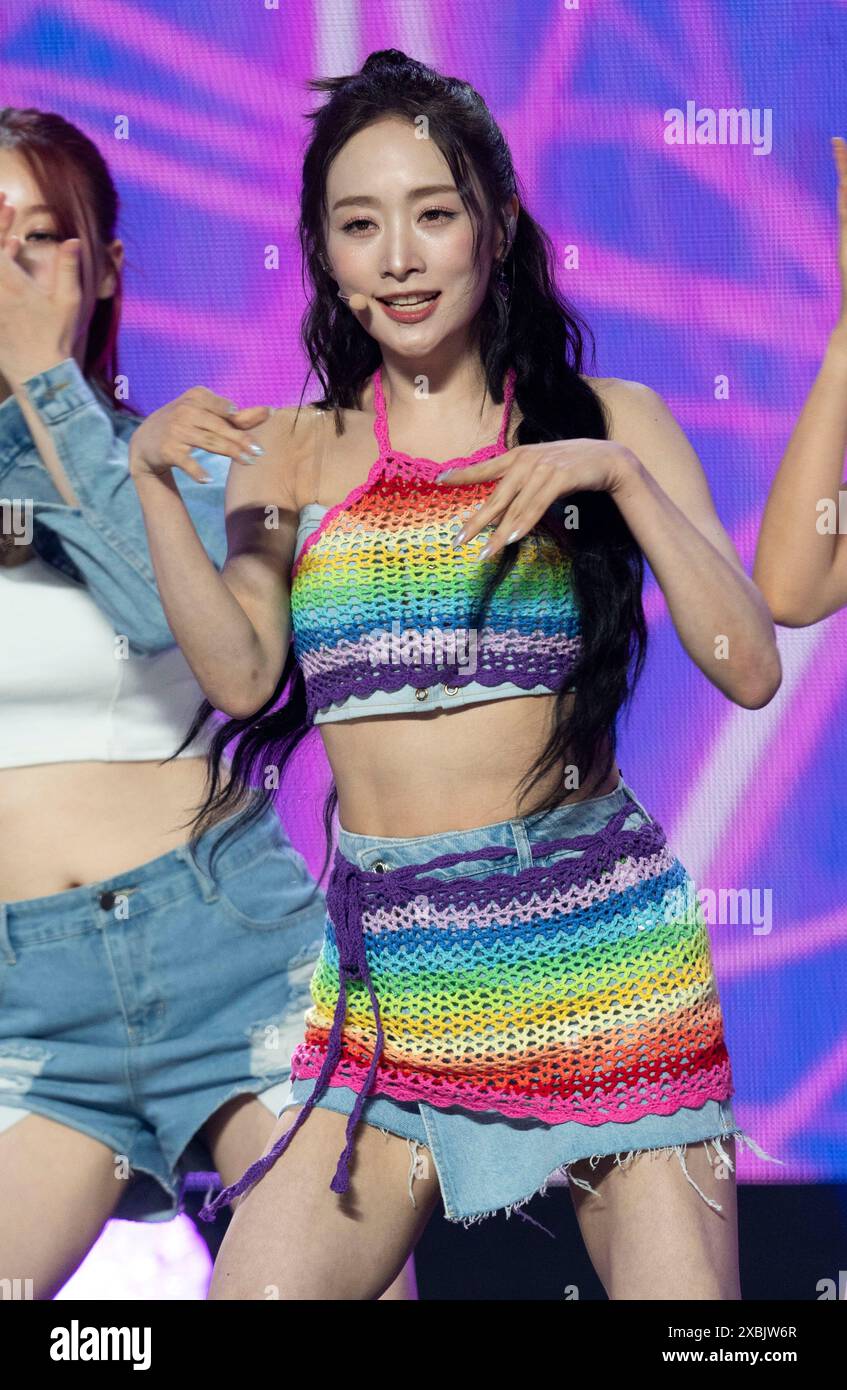 South k pop girl group kara hi-res stock photography and images - Alamy