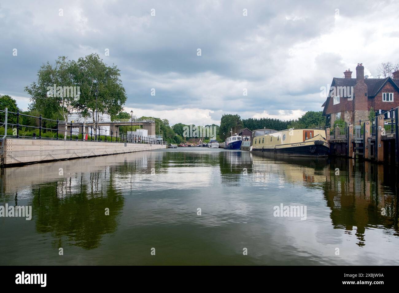 Allington Lock on the River Medway, with the 1930s weir Stock Photo - Alamy