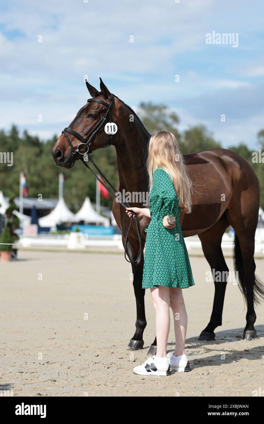 Jennifer Kuehnle of Ireland with Sammy Davis Junior during the CCI5 ...
