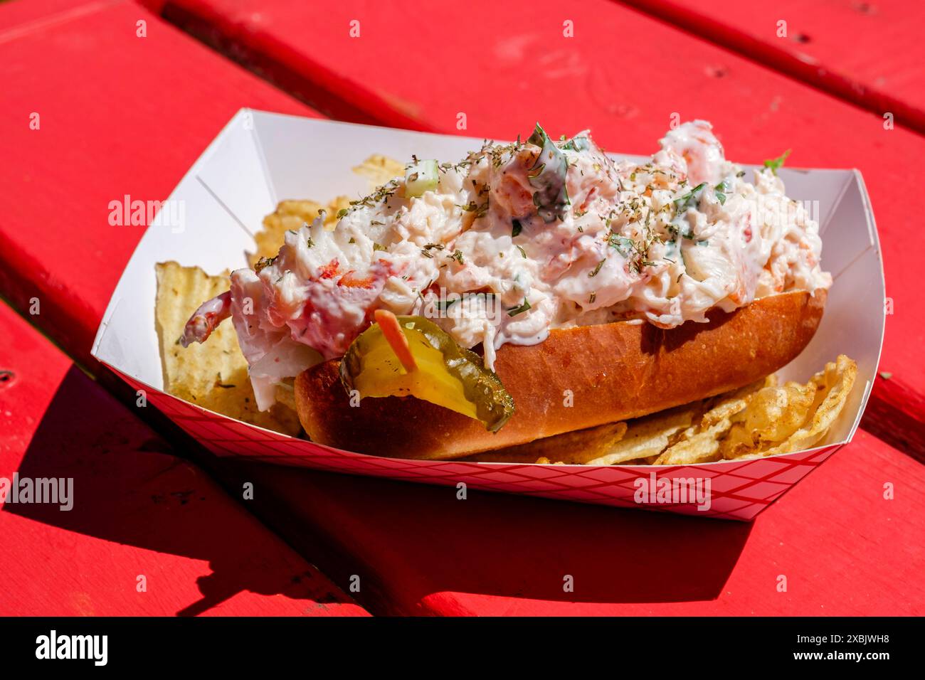 Lobster roll outside hi-res stock photography and images - Alamy