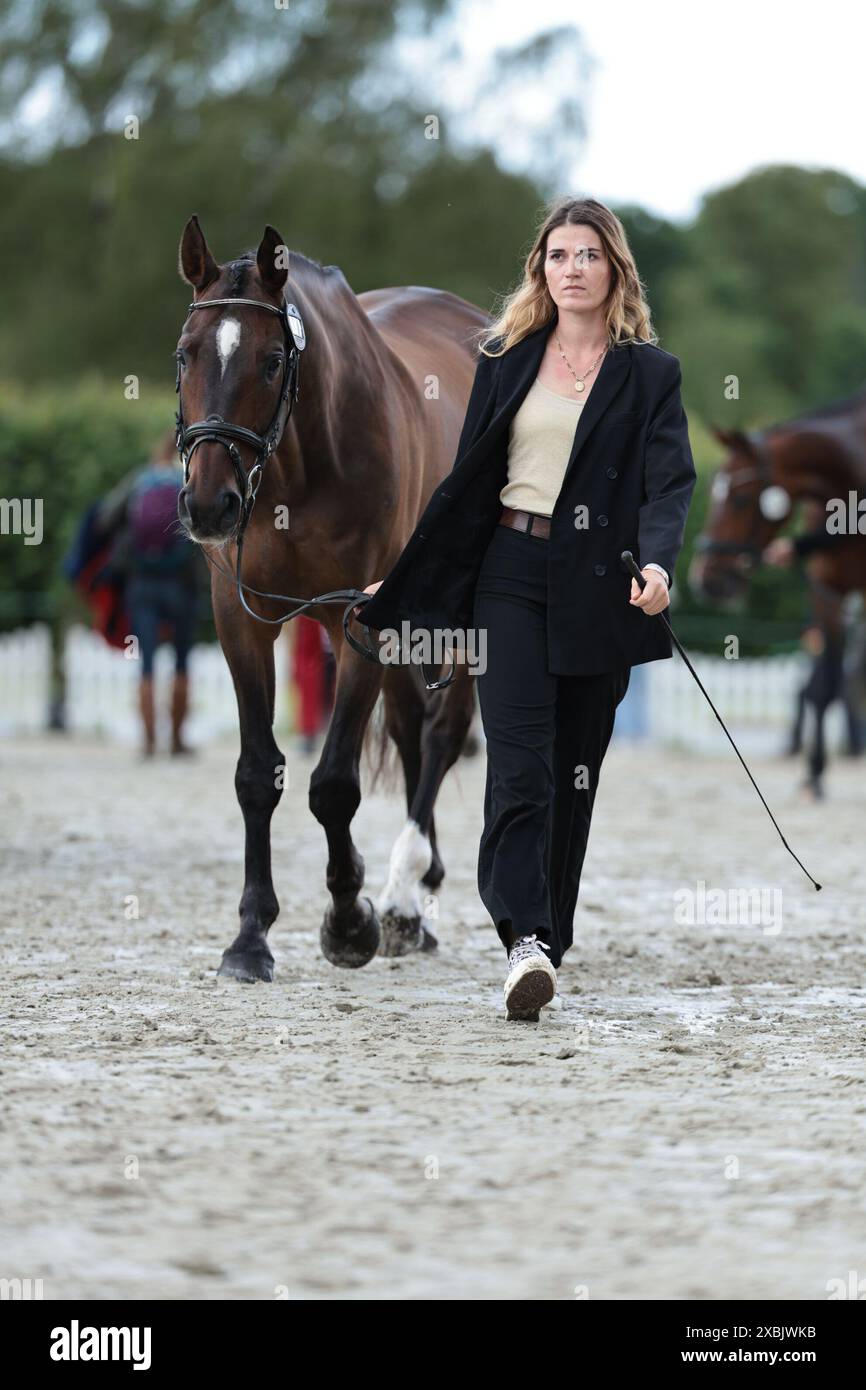 Julie Simonet of France with Sursumcord'Or during the CCI5* first horse ...