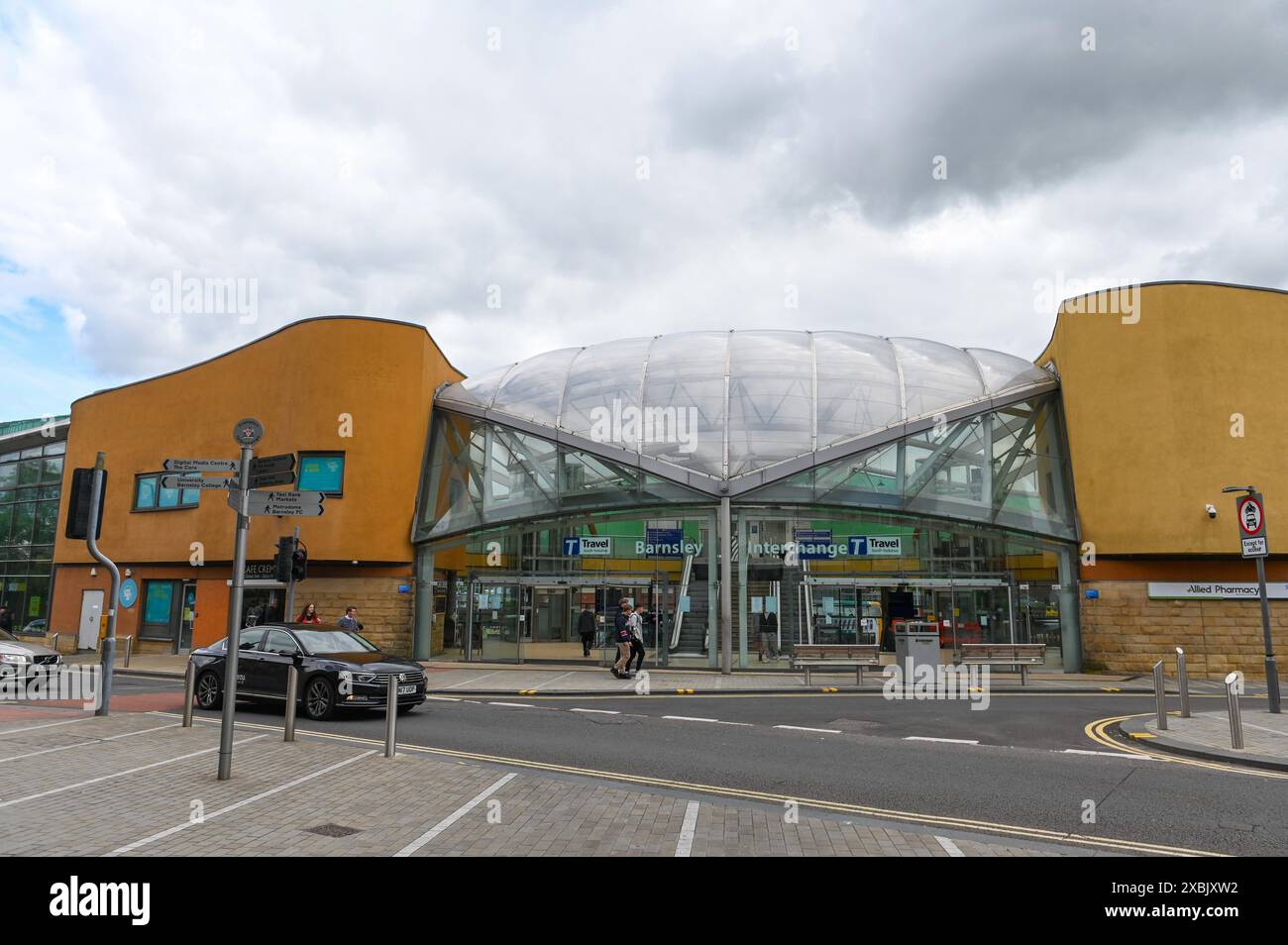 Barnsley Interchange and train station Stock Photo - Alamy