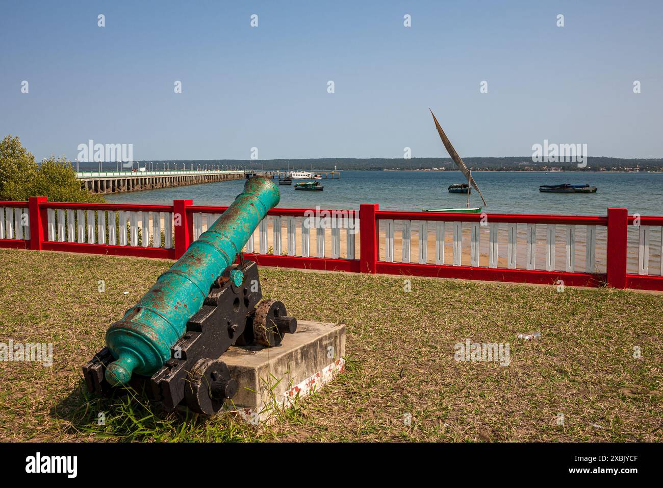 Mozambique, Inhambane, Inhambane cidade, Ancient Portuguese gun in ...