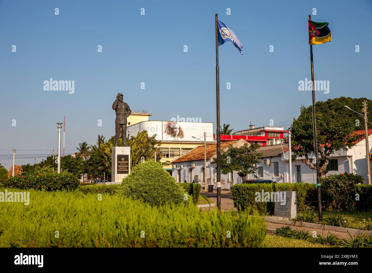 Mozambique, Inhambane, Inhambane cidade, Main square with the statue of ...