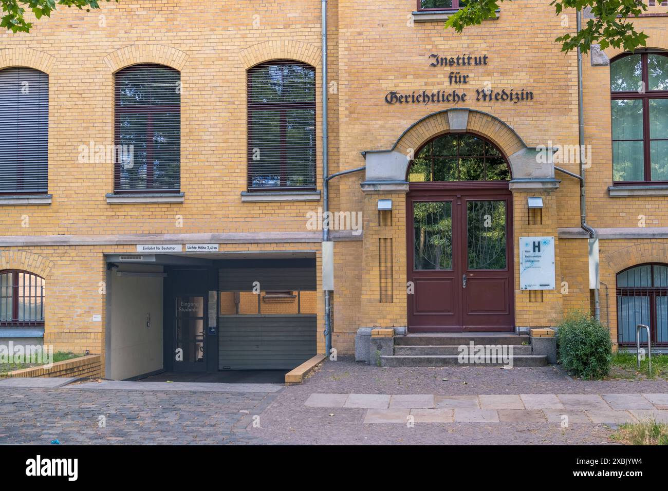 Das Gebäude der Gerichtsmedizin des Universitätsklinikums Leipzig. Hier ...