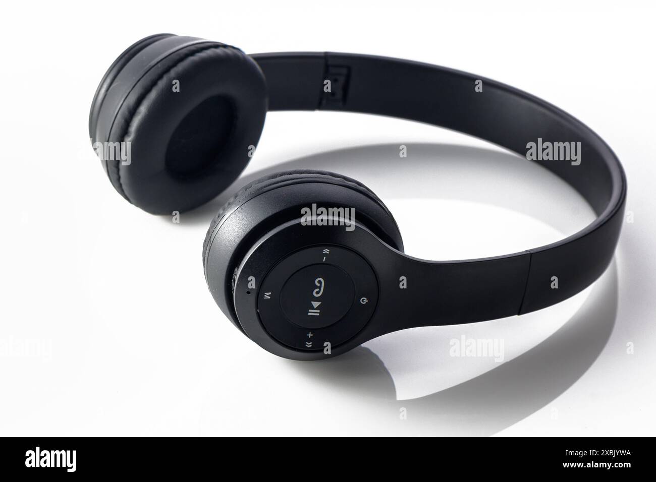 headphones music isolated on transparent background headphones Bluetooth Stock Photo - Alamy