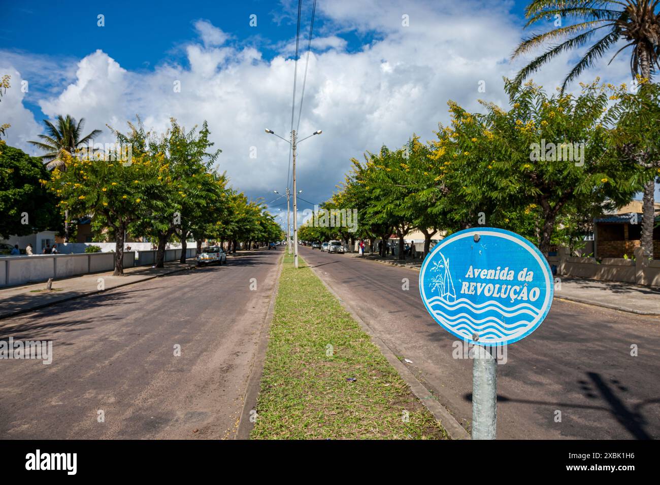 Mozambique, Inhambane, Inhambane cidade, Downtown avenue Avenida da ...