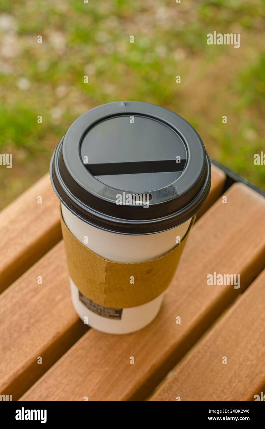 Cardboard cup coffee on bench hi-res stock photography and images - Alamy