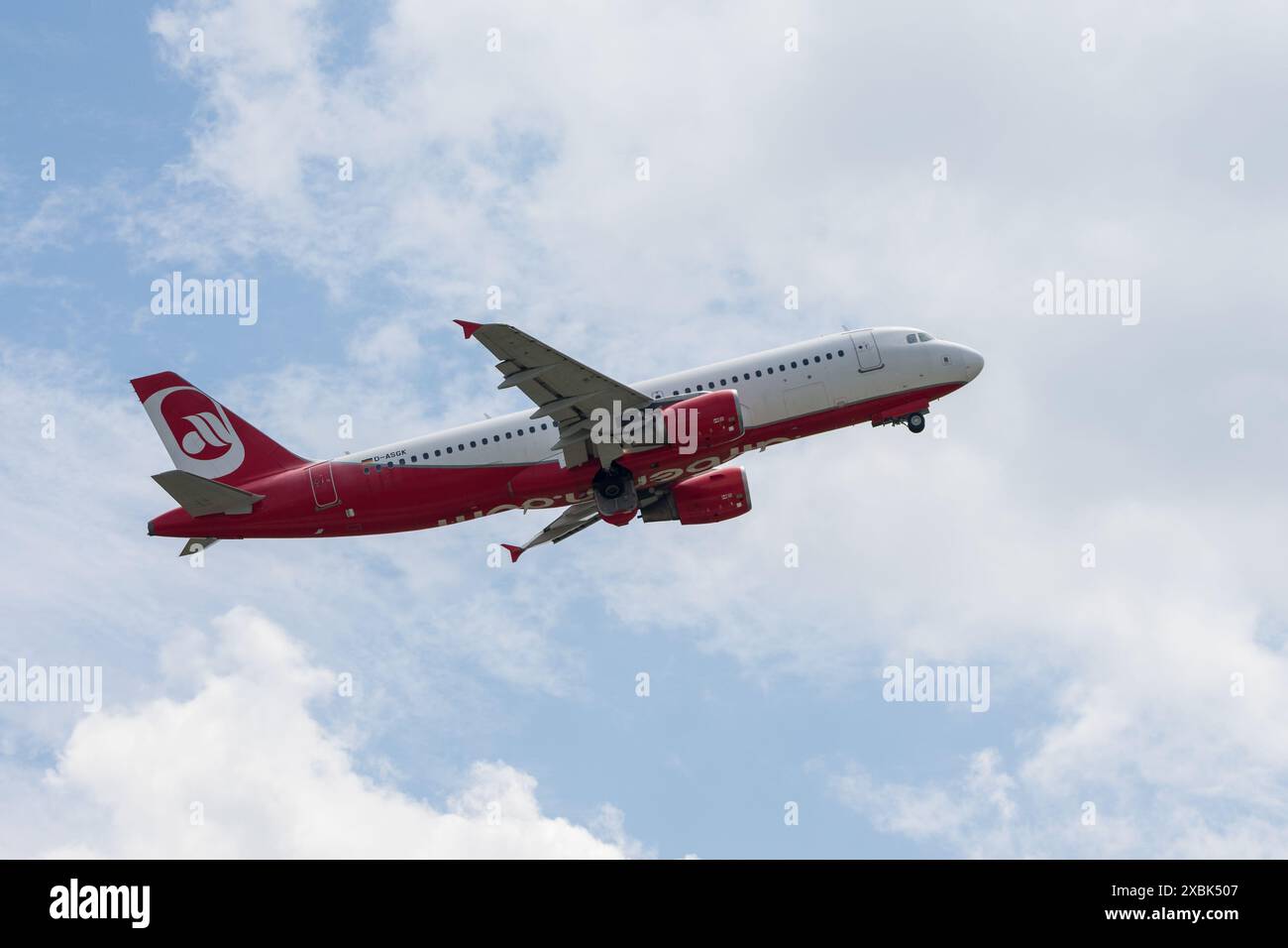 BERLIN - JUNE 06, 2024: The narrow-body airliner Airbus A320-214 by ...