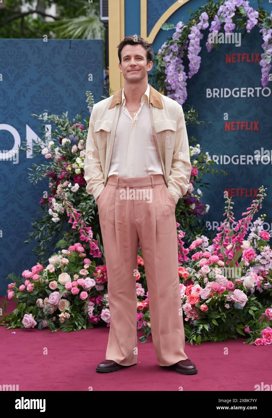 Luke thompson bridgerton hi-res stock photography and images - Alamy