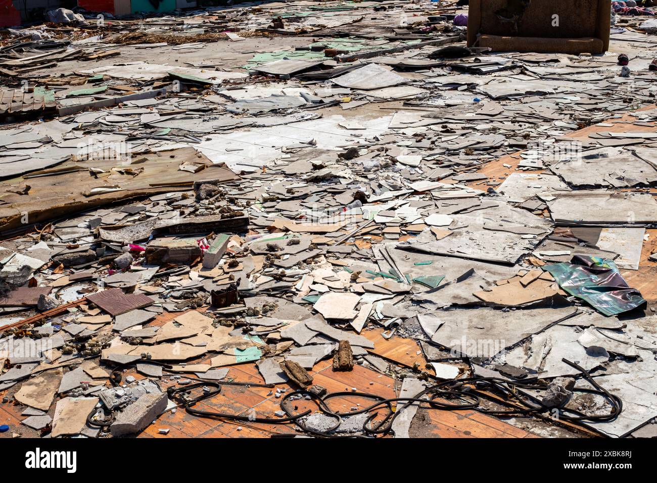Ground earthquake hi-res stock photography and images - Alamy