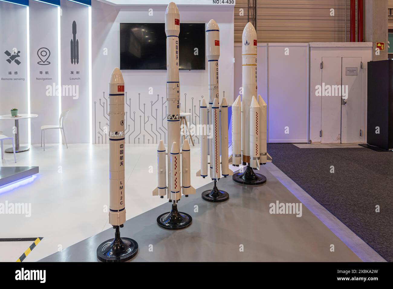 China airfield hi-res stock photography and images - Alamy